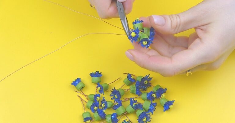 Step-by-Step Tutorial: Crafting a Beautiful Plastic Bottle Flower ...